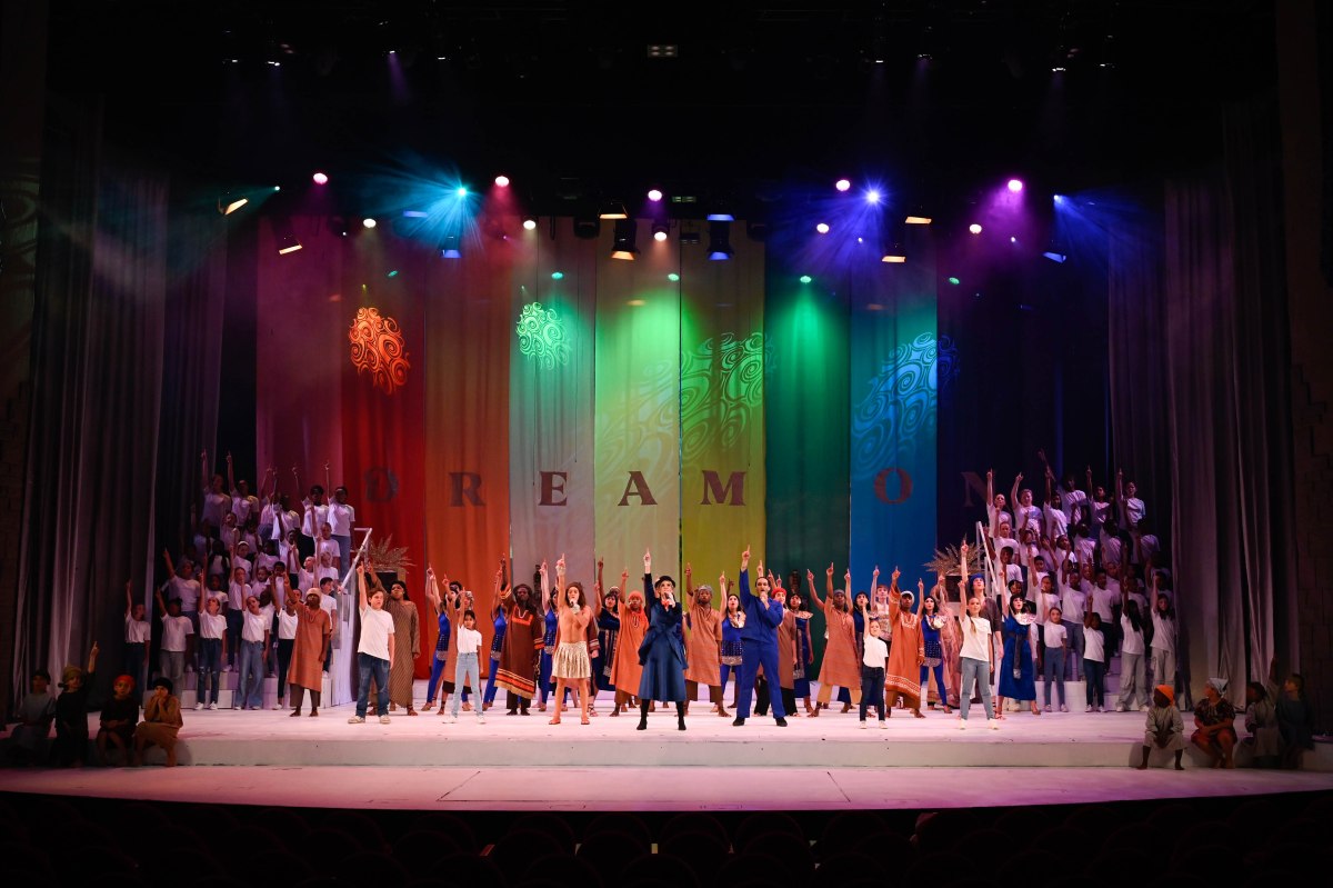 Fun tweaks for a feel-good musical – …..SoSuterBill…..